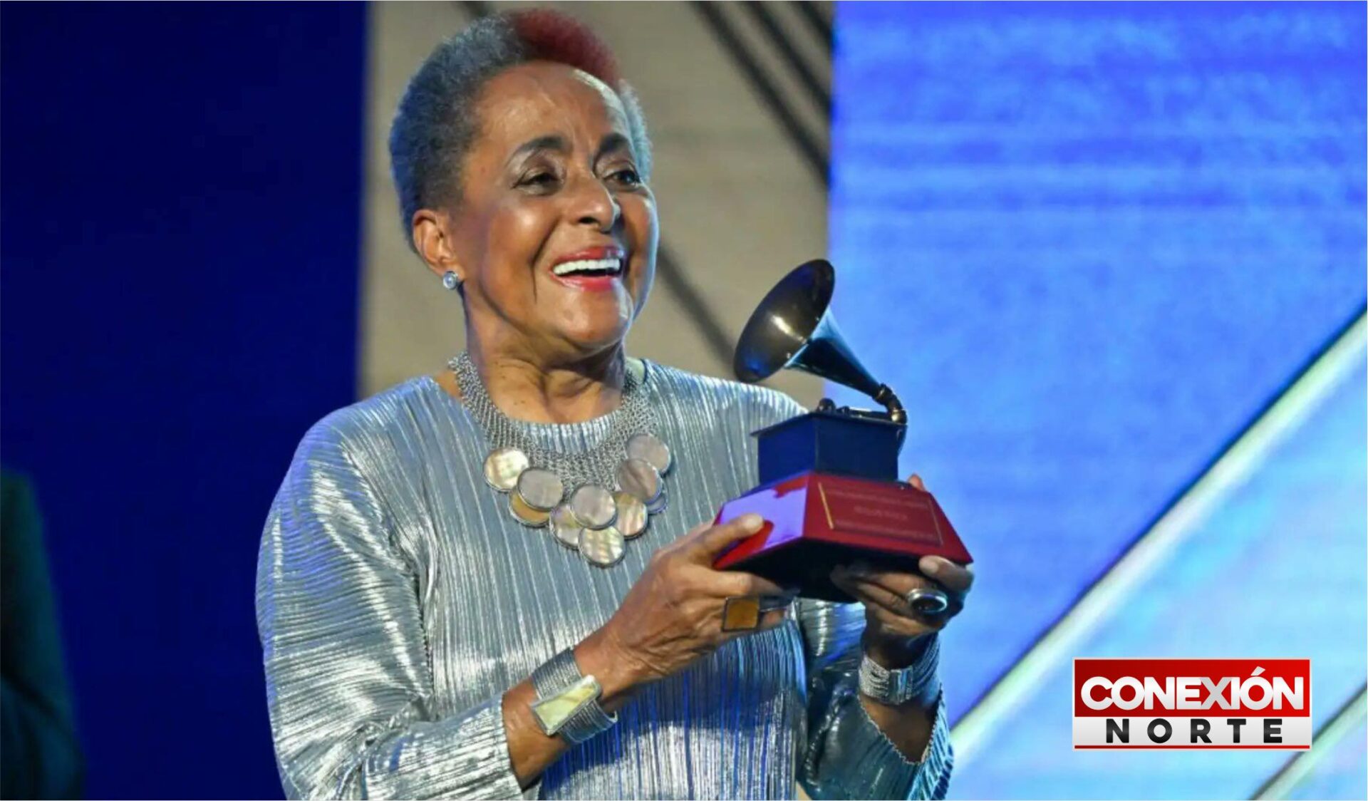 Susana Baca conmueve en los Latin Grammy y dedica Premio a la Generación Z: “Mi canto sigue ...